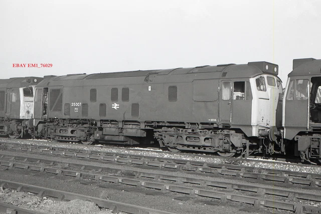 ORIGINAL 35MM BLACK&WHITE Neg Slide: Class 25 25007 in 1977 £0.99 ...