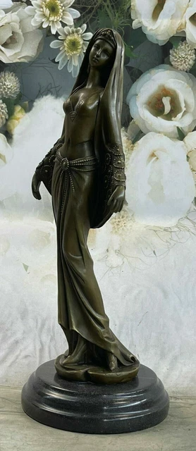SCULPTURE EN BRONZE D'Une Fille Arabe Dansante Sur Socle En Marbre À ...