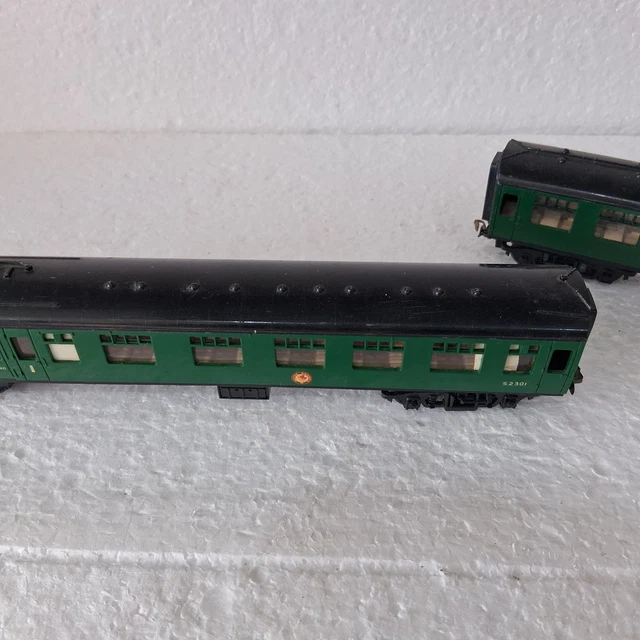 TRIX TTR OO Gauge BR Green Coaches X 2 Good Condition Ref GC4 £10.78 ...