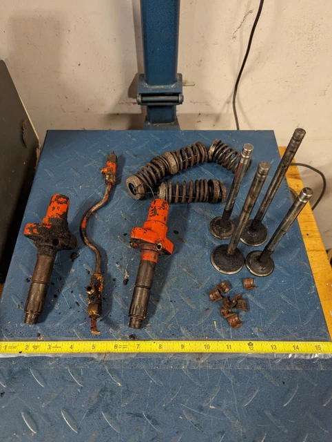 CASE 930 TRACTOR Round Fenders Core Injectors Valves Valve Springs #2J ...