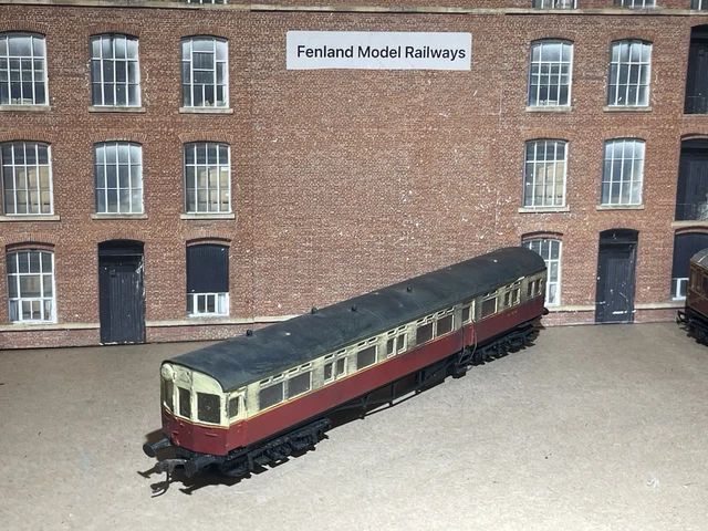 MAINLINE OO GAUGE Model Railway Crimson And Cream Autocoach Weathered £ ...