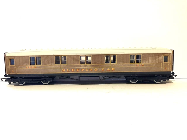 HORNBY OO GAUGE Coach. R413 Gresley Teak Sleeper Coach £19.99 - PicClick UK