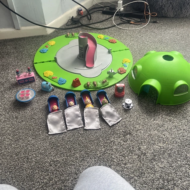 TELETUBBIES TELETUBBY HOUSE Home Hill Dome with figures & accessories ...
