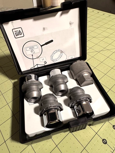 GENUINE GM OEM Chrome Wheel Lock Kit - 86525831 - M14x1.5 - Fits Chevy ...