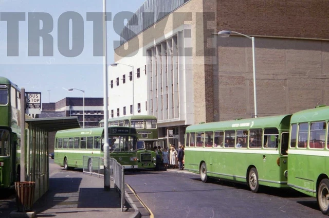 35MM NEGATIVE UNITED Counties Buses at Luton Bus Station 1975 £3.99 ...