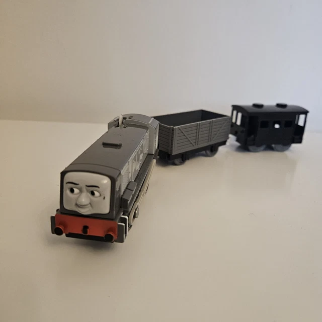 TOMY TRACKMASTER THOMAS the Tank Engine battery train Dennis + Truck ...