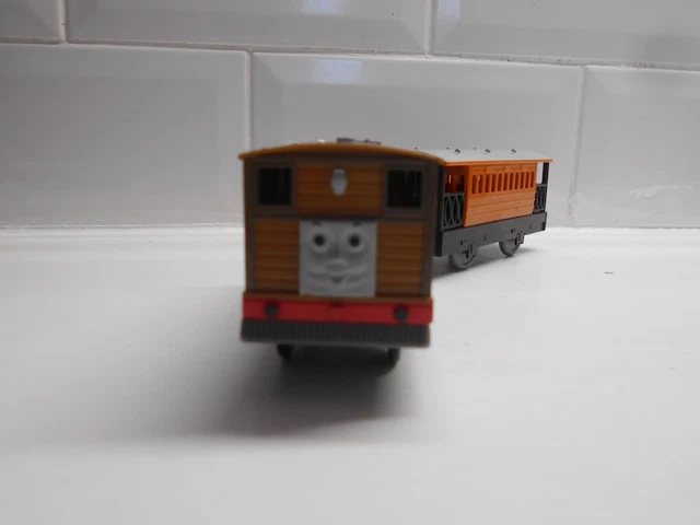 TOMY TRACKMASTER THOMAS the tank engine battery train toby and ...