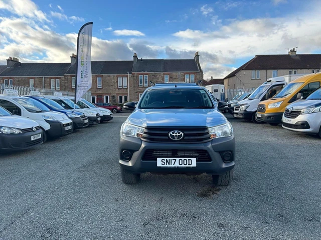 TOYOTA HILUX ACTIVE D4D 4WD ECB 150 2.4 SUPERCAB RAP EURO6 ULEZ YrMOT ...