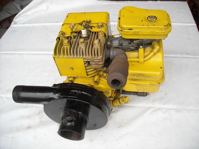 VINTAGE BRIGGS STRATTON Small Gas Engine 3 HP Horizontal Water Trash ...