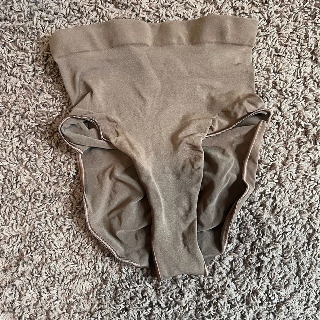 SKIMS WOMEN'S SEAMLESS Sculpt Mid Waist Brief Brown Size Medium ...