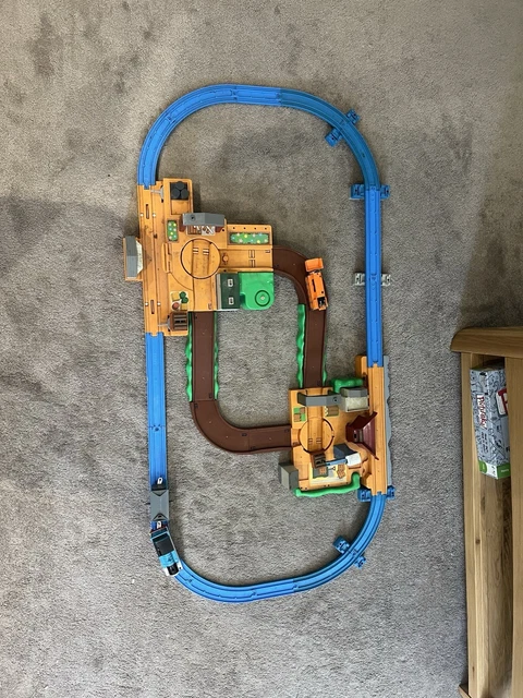 TOMY TRACKMASTER THOMAS And Terence Deluxe Action Set Boxed **Read ...