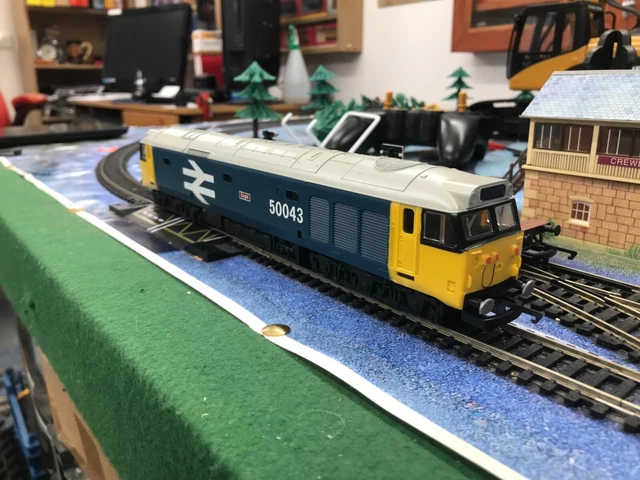 LIMA 00 GAUGE diesel locomotive Class 50 'Eagle' 50043 large logo ...
