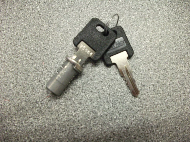 CARAVAN MOTORHOME WD Door Lock Barrel + Keys - Short Tang With Screw ...