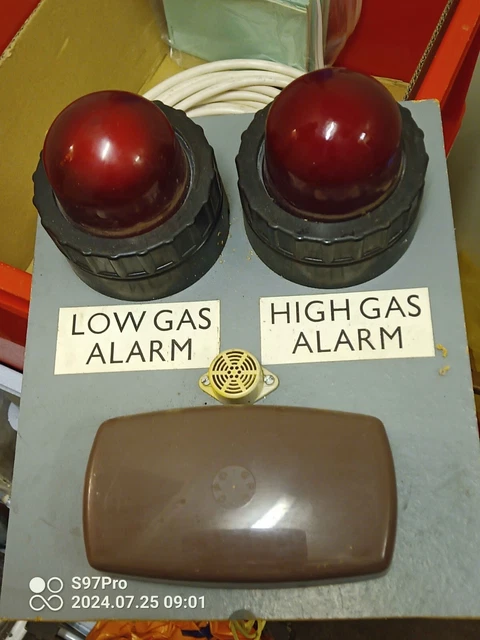 GPO GAS ALARM PANEL - HIGH GAS - LOW GAS - Standard GPO Issue (Used ...