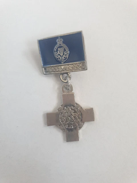 ROYAL ULSTER CONSTABULARY RUC George Cross Police Pin Badge PSNI £2.99 ...