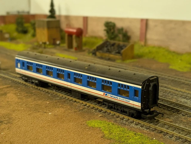 LIMA BR MK1 2nd corridor 18711 in Network SouthEast Livery £18.00 ...