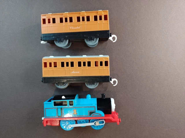 THOMAS WITH 'CHUFFING' Annie And Clarabel - Tomy - Tested and Working £ ...