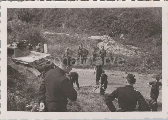 FOTO 7. PANZER Div., Panzerkampfwagen IV Nummer 304 an der Somme FRA ...