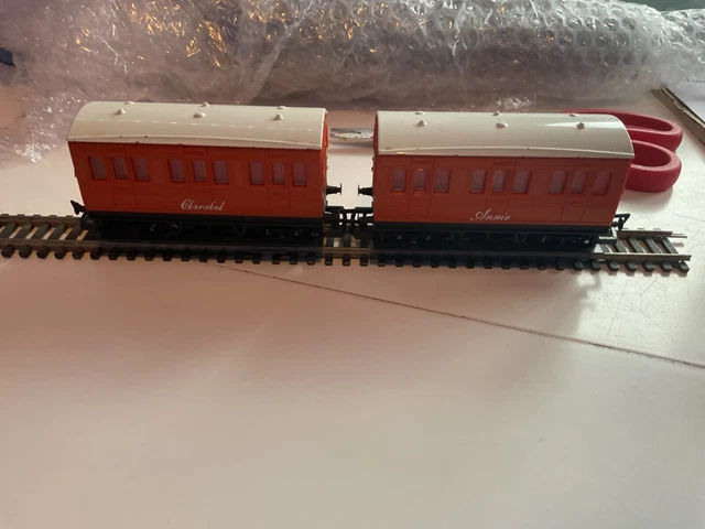 HORNBY OO THOMAS the tank coaches “Annie/Clarabel” good condition £10. ...