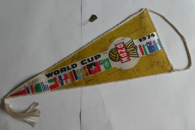 FUSSBALL WIMPEL WM 74 mit Autogrammen der polnischen Nationalmannschaft ...