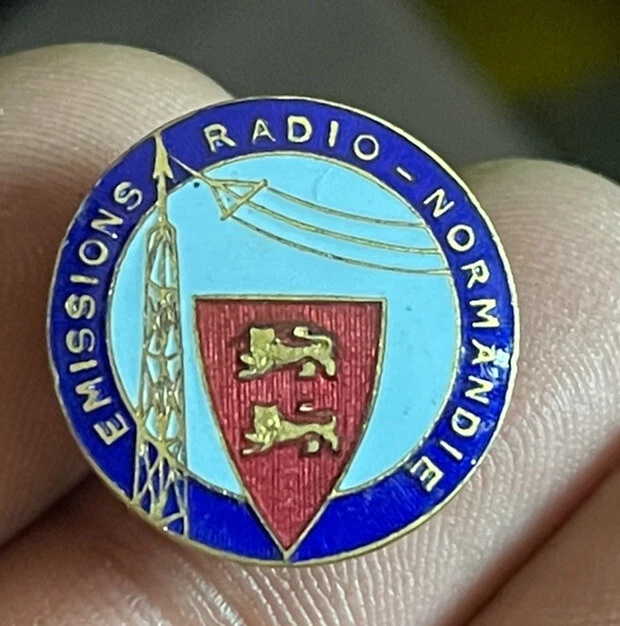 INSIGNE BADGE EMISSIONS Radio Normandie EUR 15,00 - PicClick FR