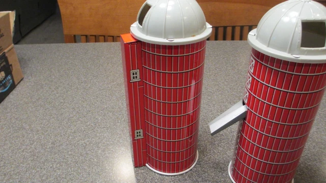 VINTAGE MARX FARM Barn Silo's $74.89 - PicClick AU