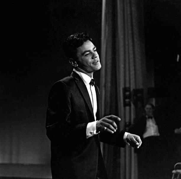 SINGER JOHNNY MATHIS Performs On The Ed Sullivan On 1959 3 Old Music ...
