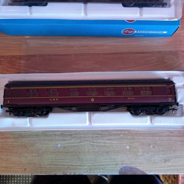 AIRFIX 54202-1 60FT. Composite Corridor LMS Coach - SOLD INDIVIDUALLY £ ...
