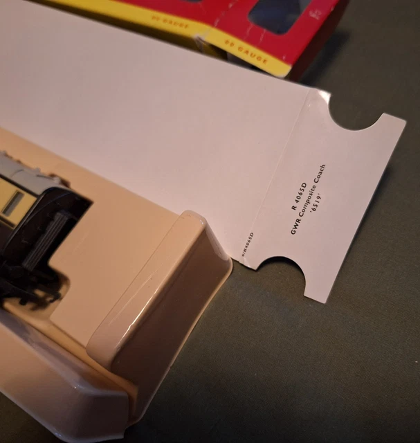 HORNBY R4065D GWR Collett Composite Coach 6519 in Chocolate & Cream £16 ...