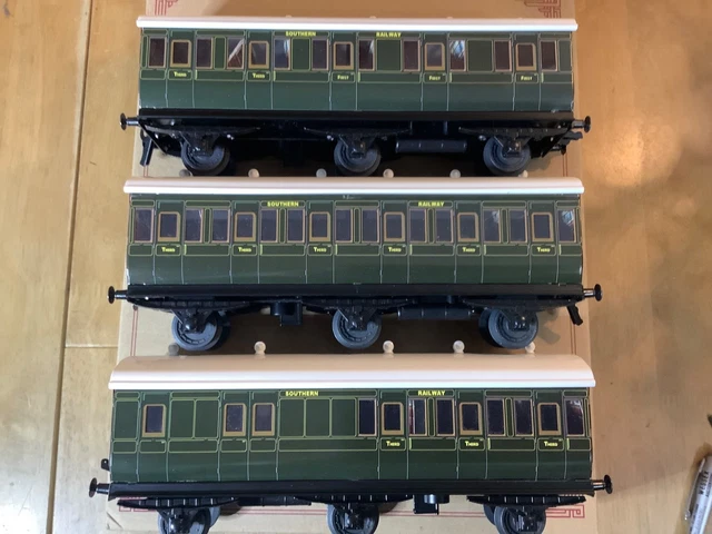 ACE TRAINS O Gauge 2 or 3 Rail Set of 3 Southern Railway 6 Wheel ...