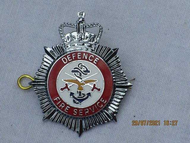 BRITISH ARMY DEFENCE Fire Service Officers Capbadge, Maker: TOYE ...