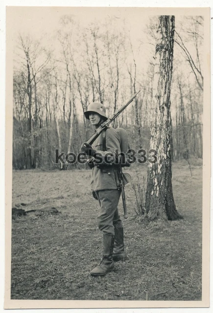 FOTO SOLDAT DER Reichswehr mit Hörnerhelm Karabiner Schanzzeug und ...