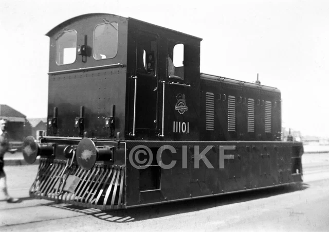 RAILWAY PHOTOGRAPH 6X4 Diesel loco 11101 Gt Yarmouth 1952. £2.95 ...