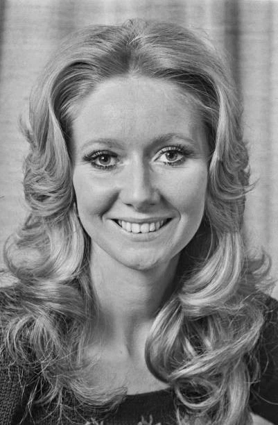 NORTHERN IRISH SINGER and actress Clodagh Rodgers UK 1971 OLD PHOTO £5. ...