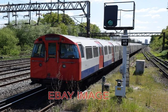 PHOTO LTS 1972 Mark 2 Stock No 3601 630V Dc 4Th Rail 7-Car Emu Leaving ...