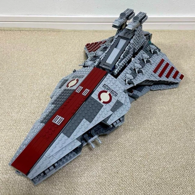 LEGO STAR WARS Venator Class Republic Attack Cruiser 8039 d'occasion en ...