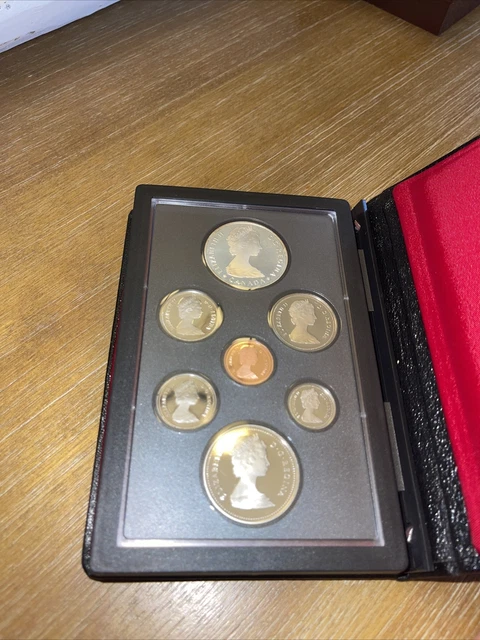 ROYAL CANADIAN MINT 1985 7 Coin Proof Set- includes 2 Dollar coins with ...
