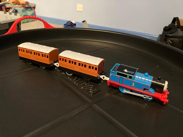 TOMY THOMAS & Friends Trackmaster Thomas, Annie & Clarabel - Excellent ...