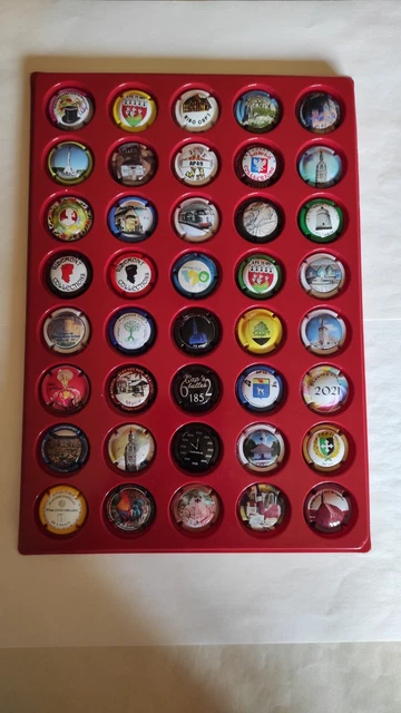 CAPSULES DE CHAMPAGNE Beau lot (2) de 40 plaques de clubs Français ...