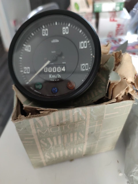 GENUINE LAND ROVER series 2a Speedo meter kmPH 820 Jaeger SN4111/01A ...