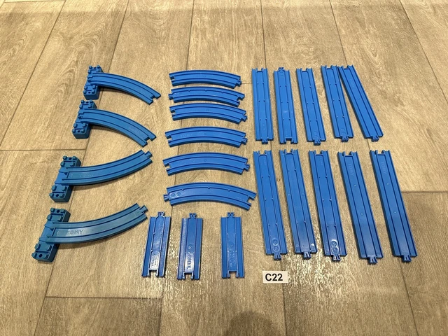 TOMY TRACKMASTER THOMAS The Tank Engine Set Track Layout Bundle £8.00 ...