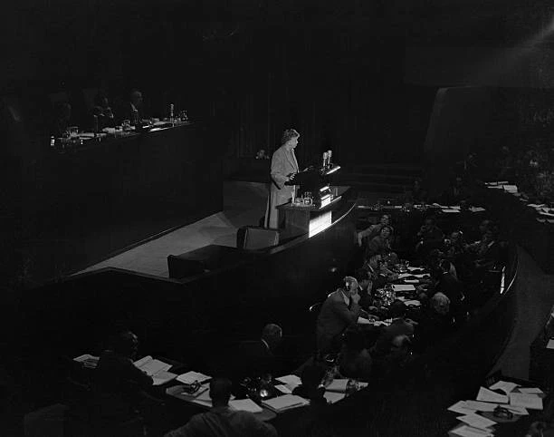 ELEANOR ROOSEVELT ON The Speakers Platform January 1950 Old Photo $9.00 ...