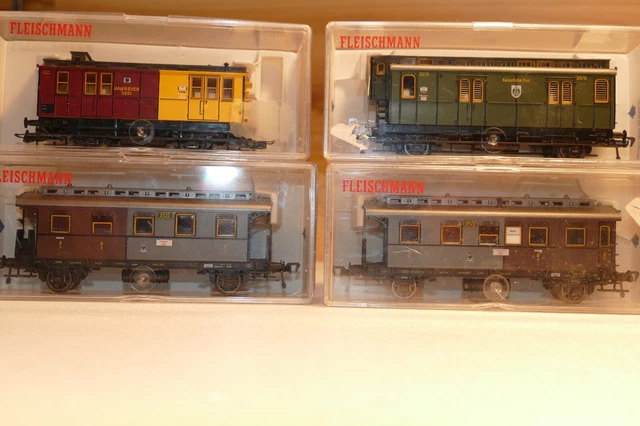 FLEISCHMANN HO - 4 teil. Personen/Packwagen 5811 / 5813 / 5814 / 5825 ...
