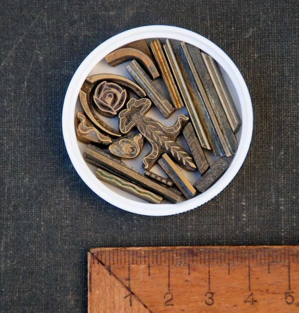 LOT DE FERS à dorer plaque matériel reliure dorure ancien cuir bronze ...