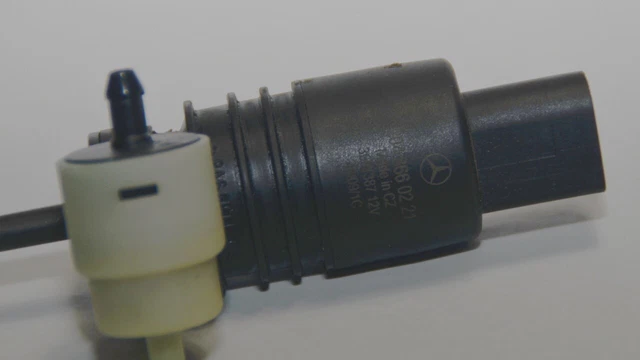 POMPE DE LAVAGE Mercedes W204 à Eau Nettoyage des Vitres A2048660221 ...