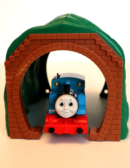 THOMAS THE TANK Engine Trackmaster Train 1992 / and Tunnel-cave £9.00 ...