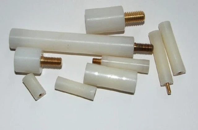 10 X M4 x 30mm NYLON BRASS PILLAR M/F INSULATION SPACER STAND OFF male ...