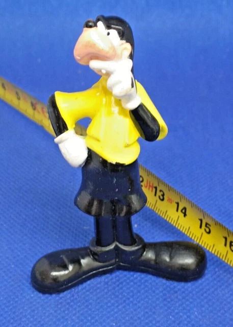 DISNEY GOOFY SOCCER Referee Thinking To Give A Red Card ? Nestle ...