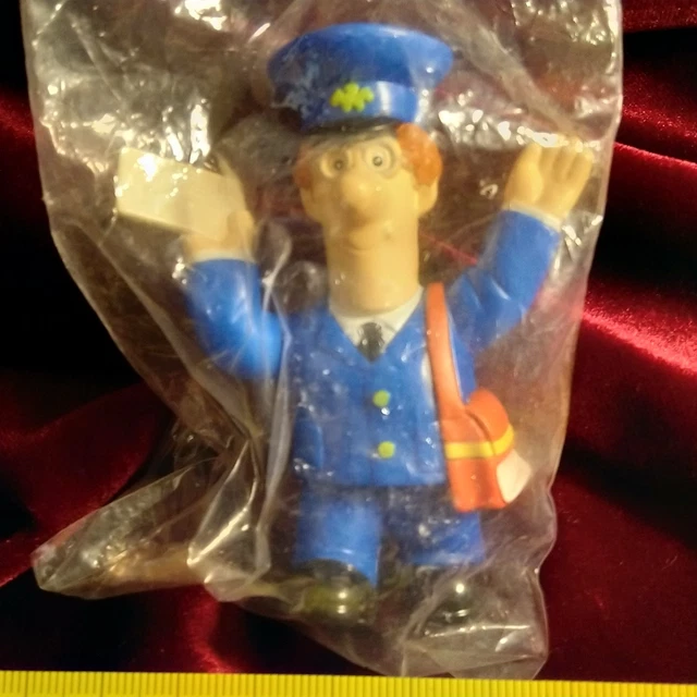 POSTMAN PAT WAVING Letter McDonalds Classic TV Toys Happy Meal Figure ...