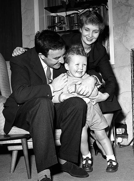 PETER SELLERS WITH His Wife Anne Howe And Son At His Home 1956 OLD ...
